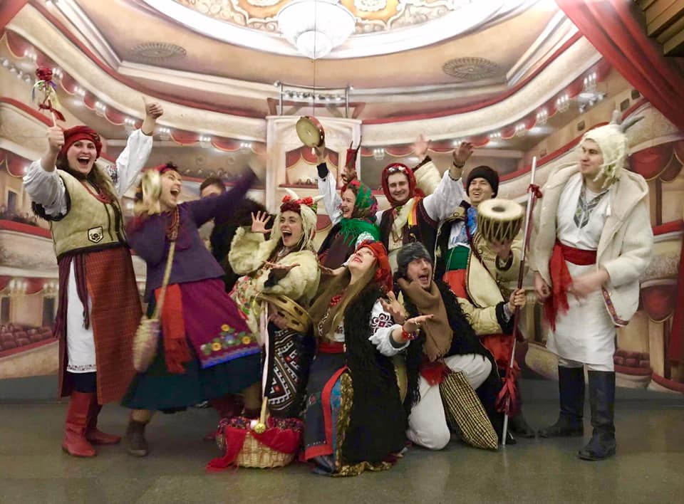 Les symboles du Noël ukrainien: théâtre de rue, chants ancestraux ...